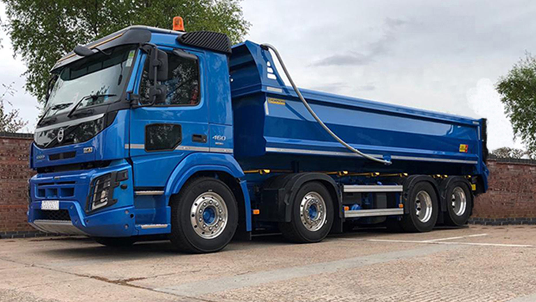 Volvo Trucks Travel Lite to tip-ex 2018 with two high-spec ...