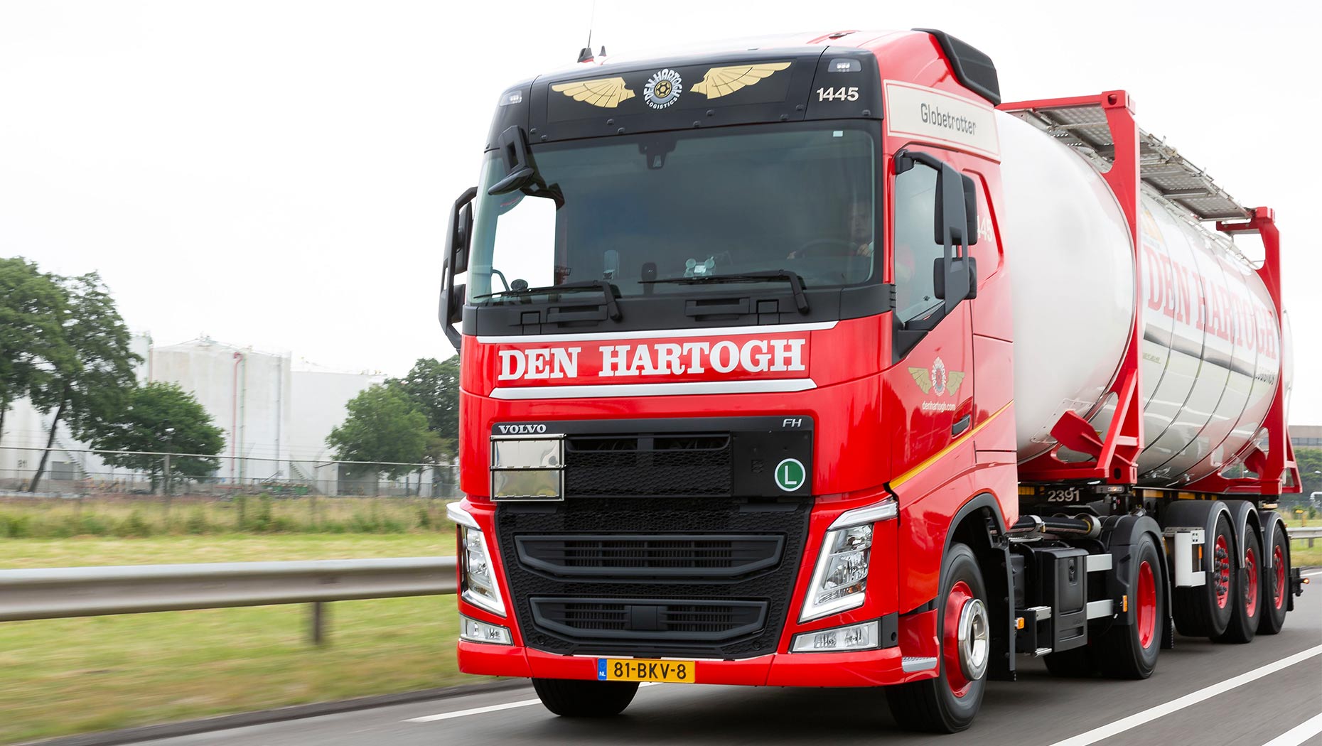 Den Hartogh logistics take 100 Volvo’s FH trucks