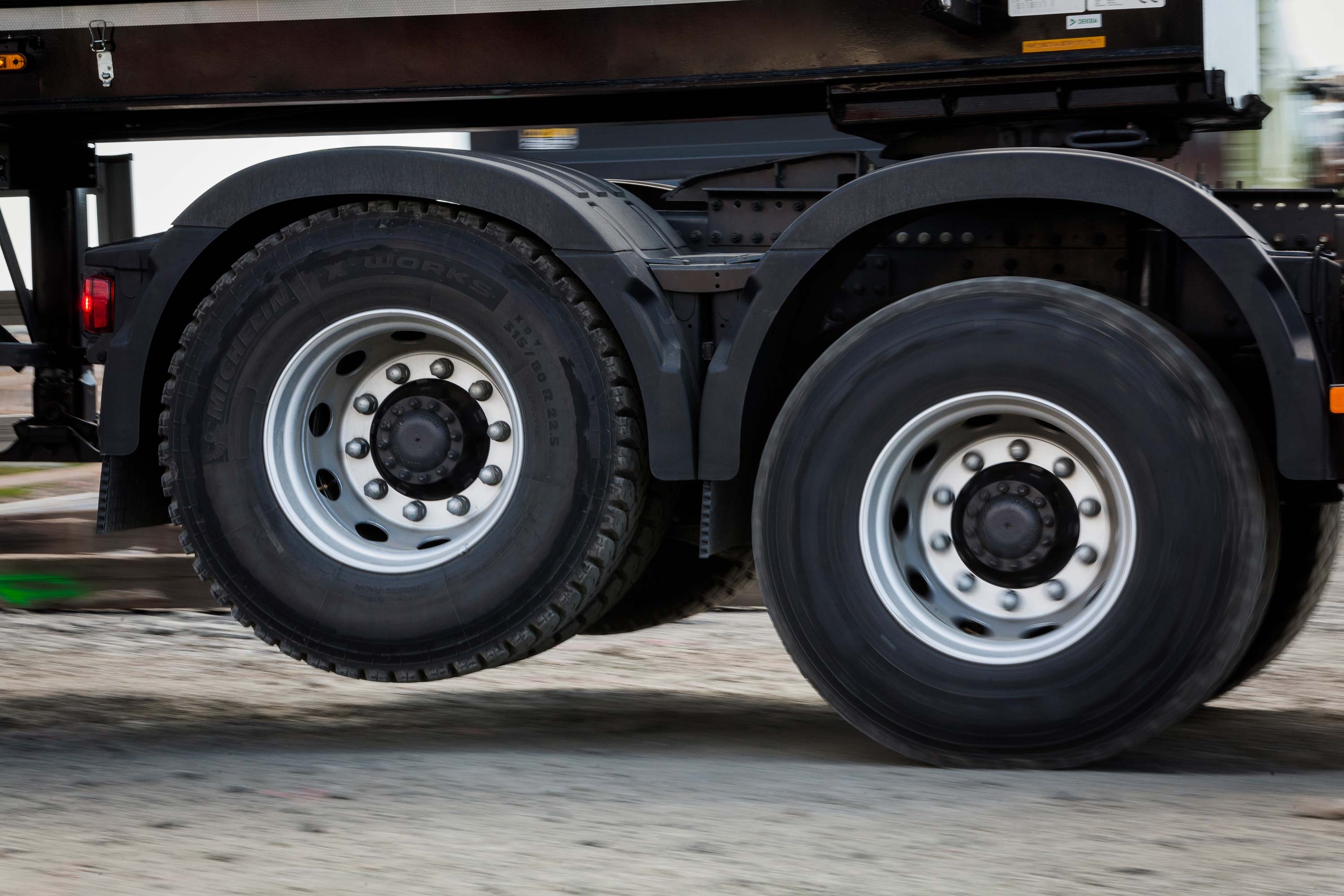 Explore The Tandem Axle Lift Volvo Trucks