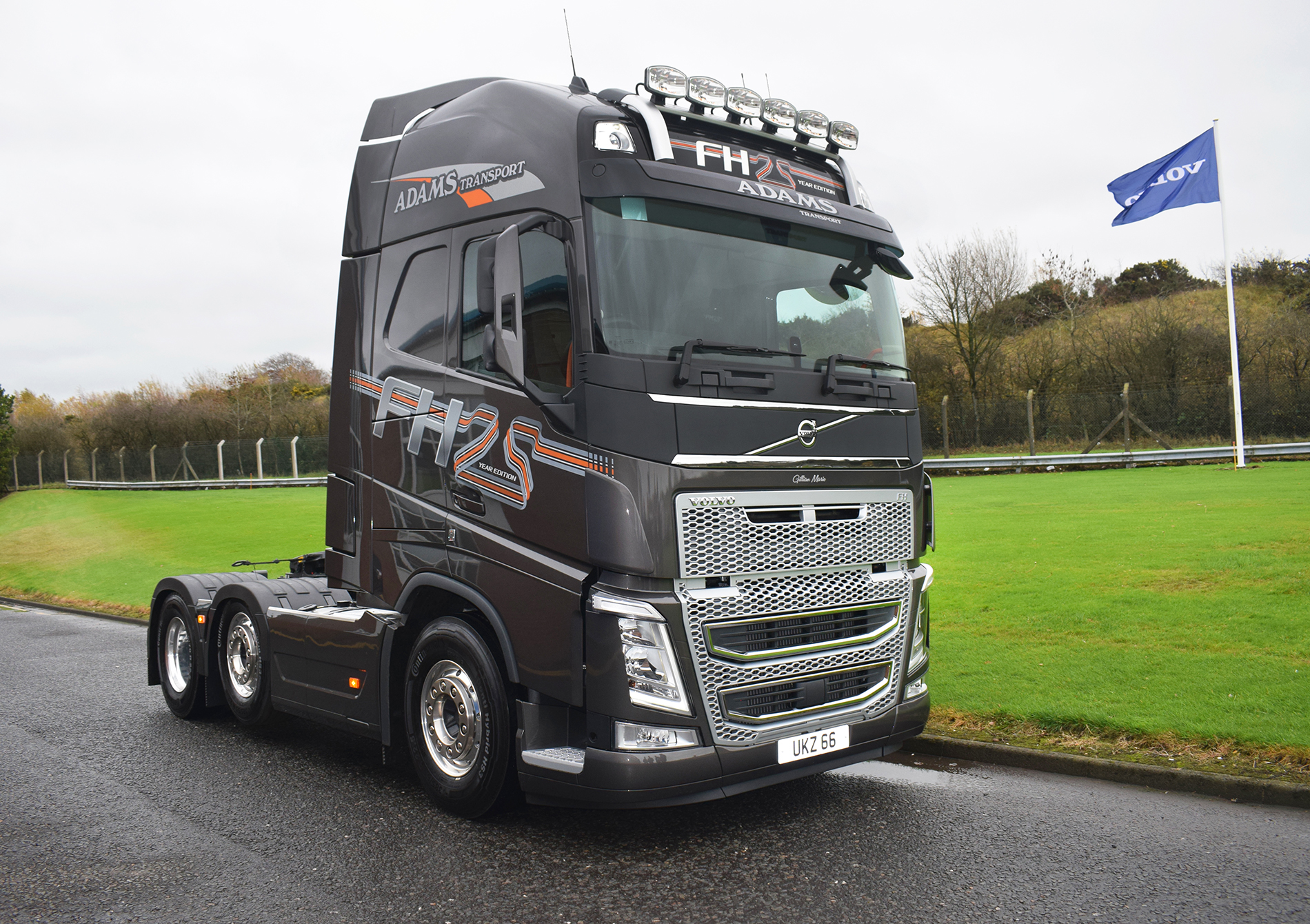 A Volvo FH 25-Year Special Edition Provides the Perfect Tribute Truck ...