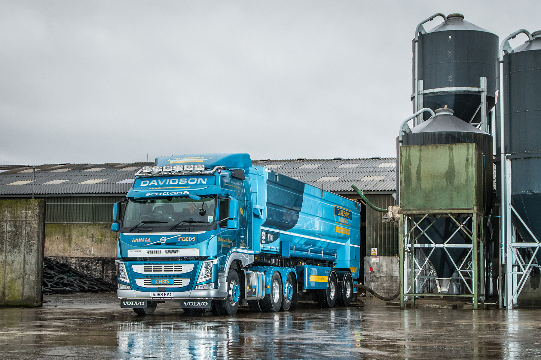 Two new Volvo FM tag axle tractor units prove the right combination at ...