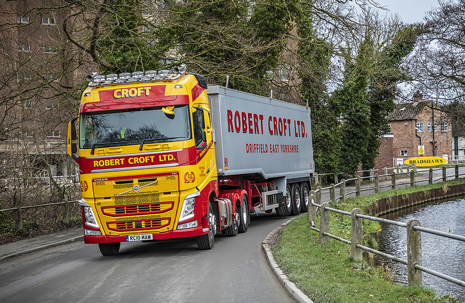 A Volvo FH-500 6x2 Lite Tractor Unit Rewrites the Books at Driffield ...