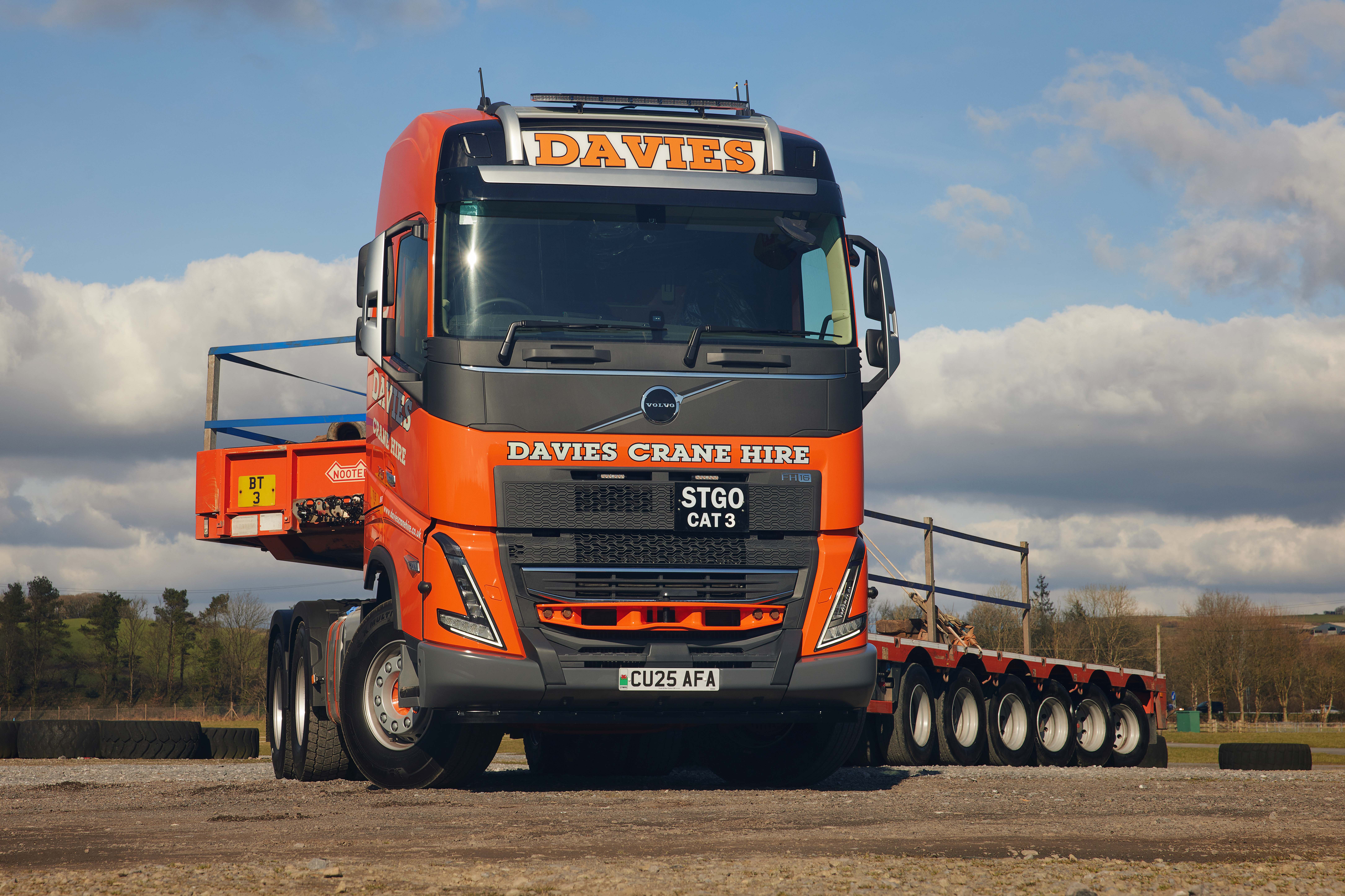Davies Crane Hire returns to Volvo for huge 150-tonne FH16 780