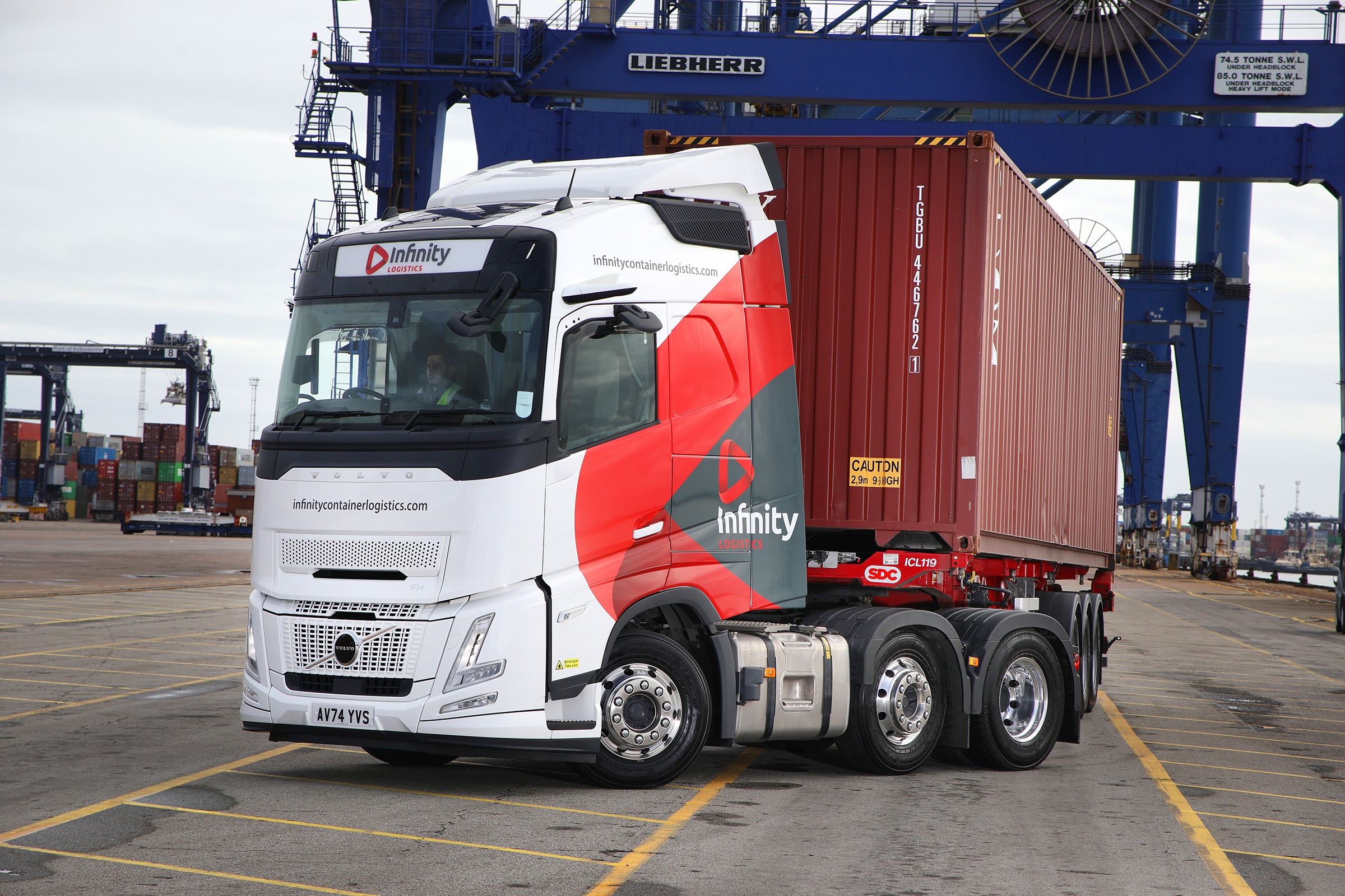 Ten new Volvo FH Aeros take fuel figures to infinity and beyond